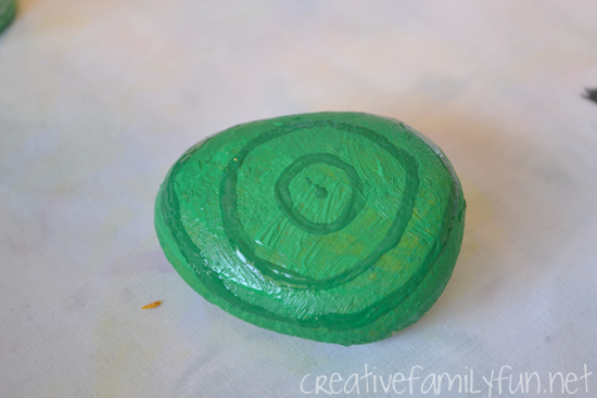 Classic Crafts ~ Painted Rock Turtles - Creative Family Fun