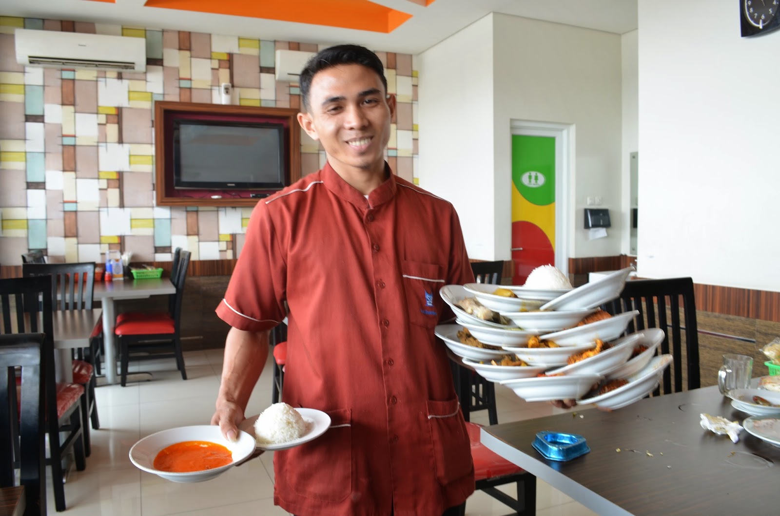 My Minds Is Here: Restoran Sederhana "Pelopor Masakan Padang Kembali ...