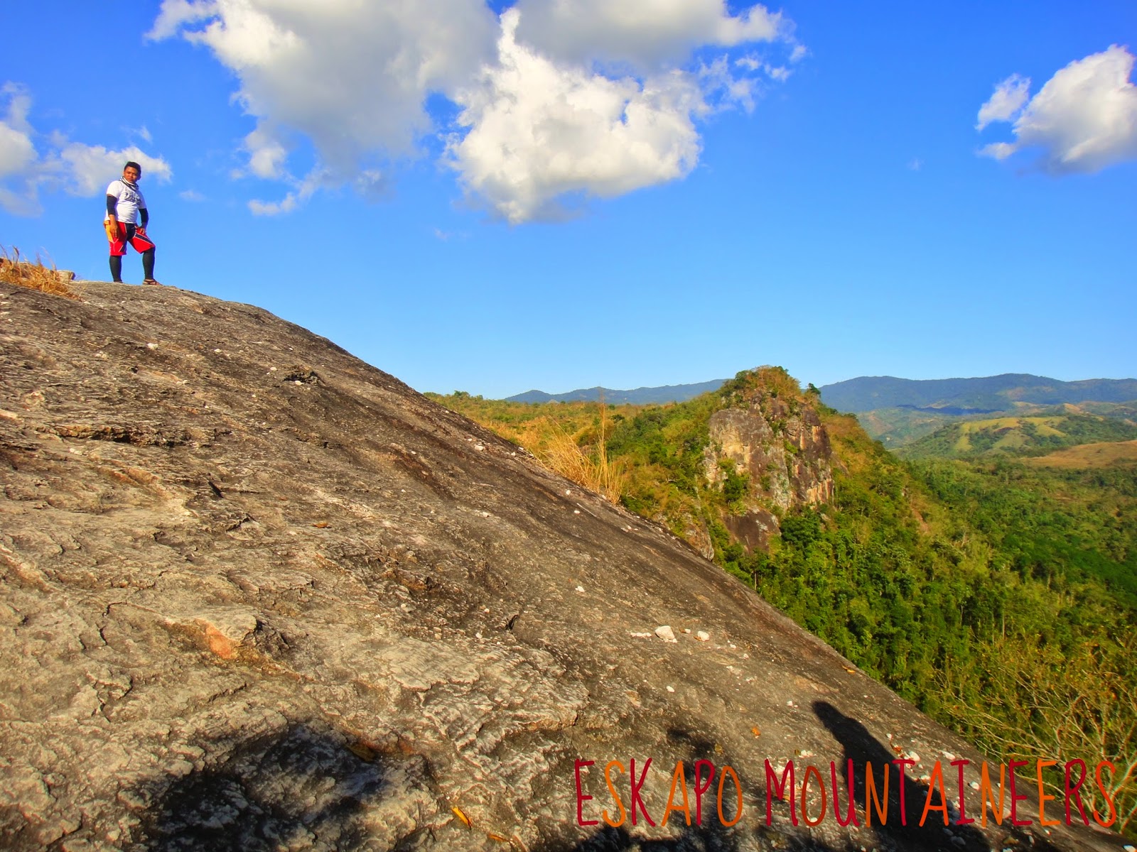 SI AYANG ANG ESKAPO : Mt. Manalmon "Biak na Bato' San Miguel Bulacan.