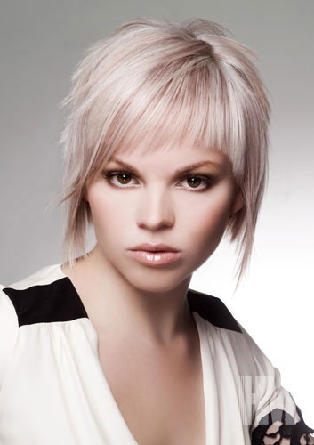 Funky Medium Layered Hair Styles - News fashions Asian