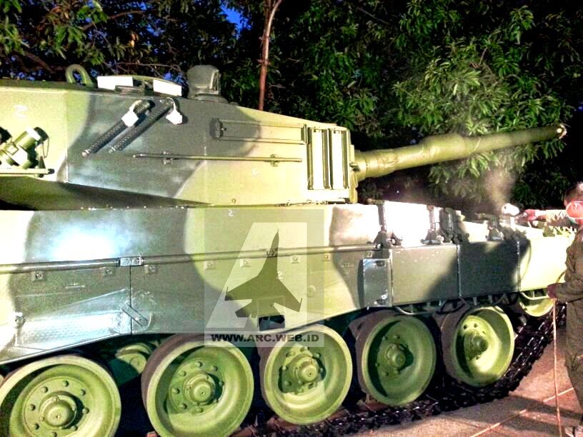 World Defense News: Proses Pengecatan Leopard 2A4 Dan Marder 1A3 TNI AD