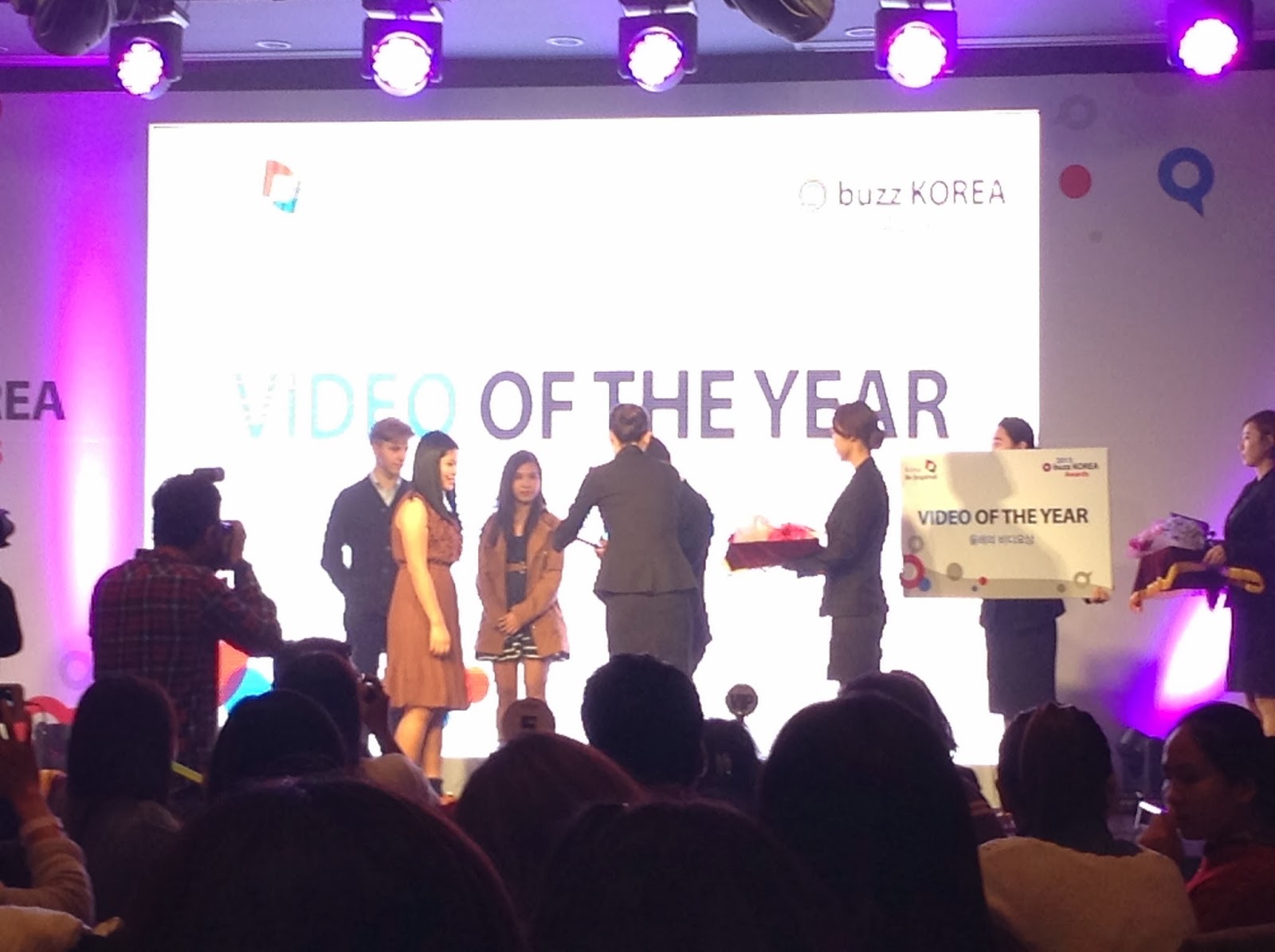 A Pinoy in Korea: Travelblog Korea: The 2013 Buzz Korea Awards!