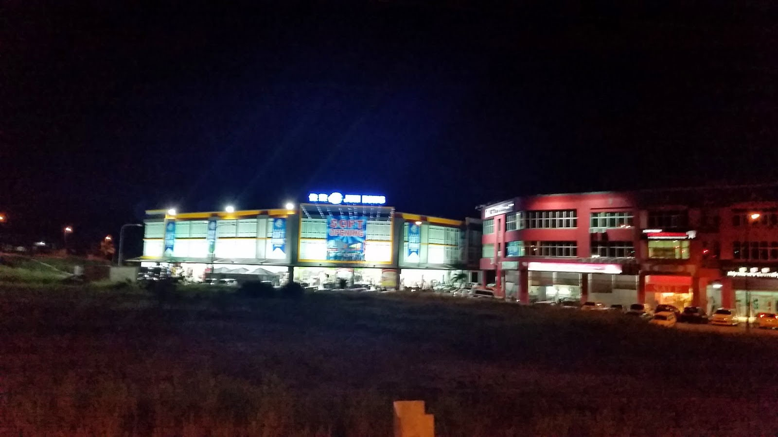 AZLAN RUMADI: KINI DIBUKA,HYPERMARKET JUN RONG PETRAJAYA,KUCHING,SARAWAK