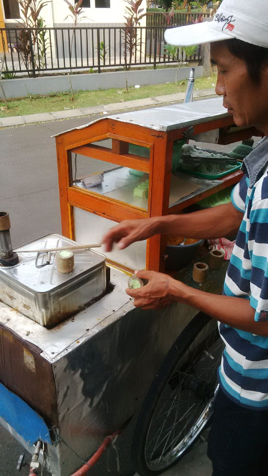 Polahku : Kue Putu yang makin Langka