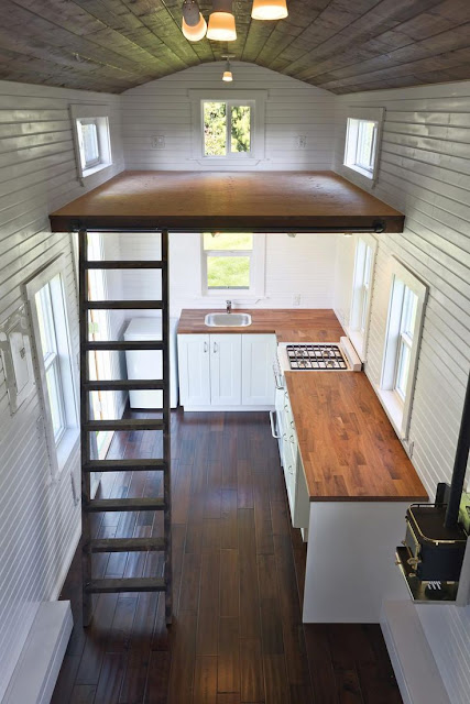 Tom and Bex's Tiny Nest: Tiny house loft spaces I love.