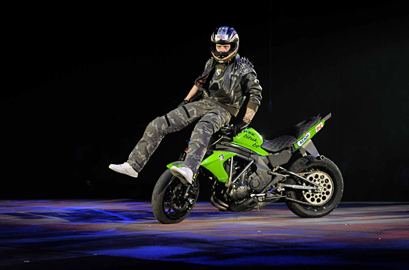 circus: Les cascadeurs à moto Steven FRANSEN et Tom REYGEL (photos de ...