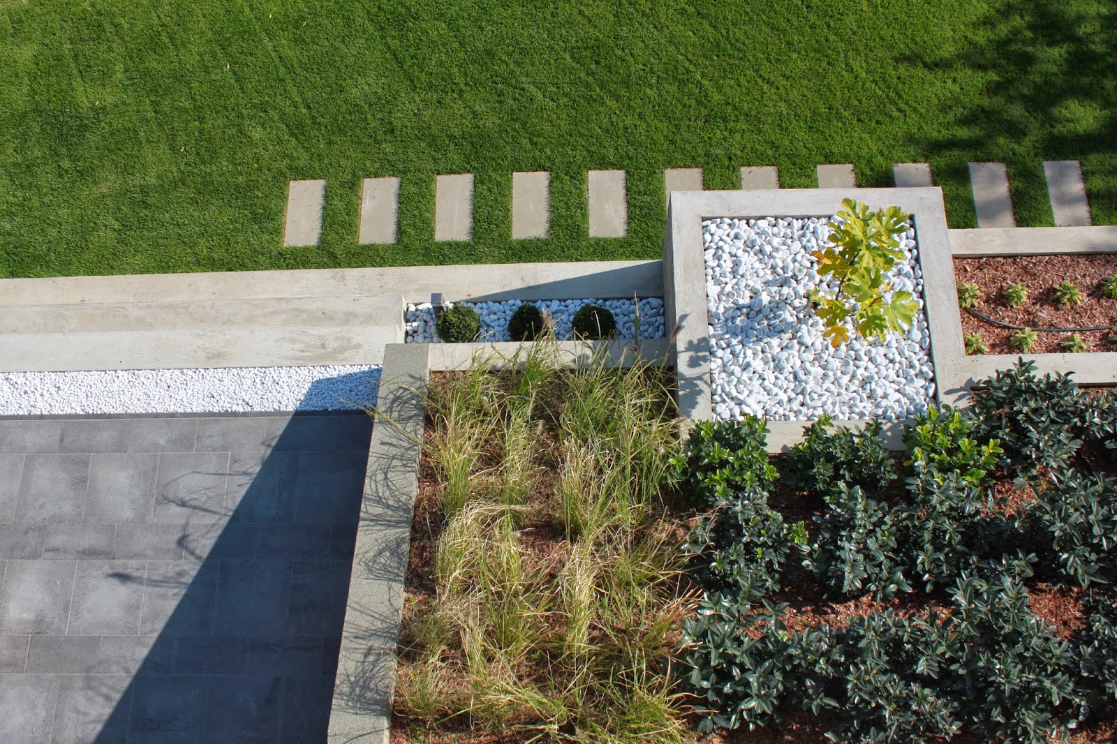 Egy kert születése képekben - avagy egy kis modern kert