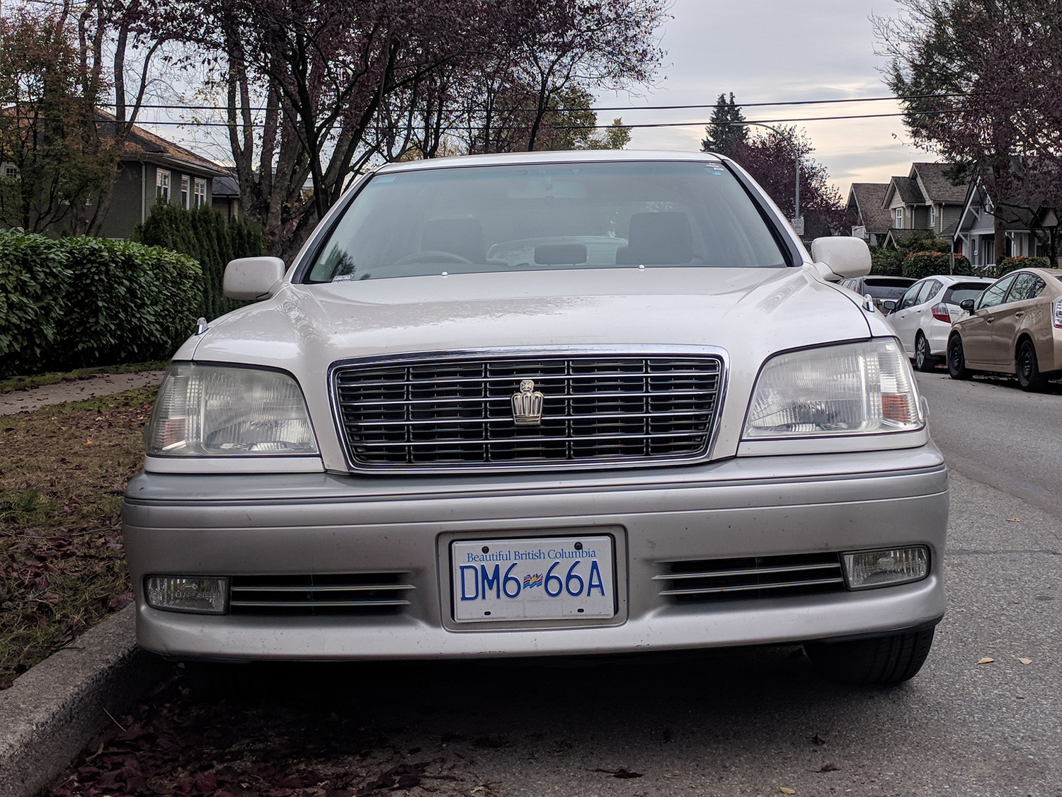 Old Parked Cars Vancouver: Honourary Old Parked Car: 2000 Toyota Crown ...