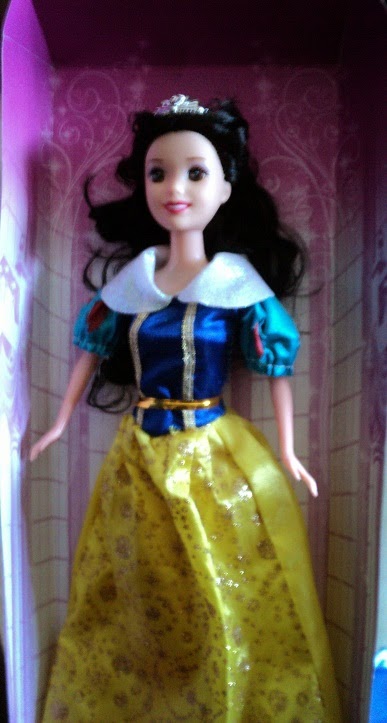 Knocked-off!: Bootleg doll review : 12" sparkling princess bootleg Snow ...