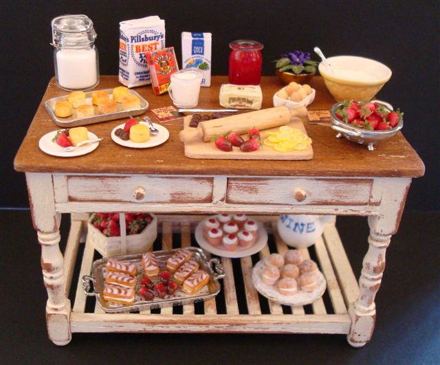 Chrystal's Designs: 1:12th Scale Miniatures