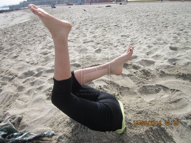 30 Amazing Pictures of Girls Getting Stuck in the Weirdest Places ...