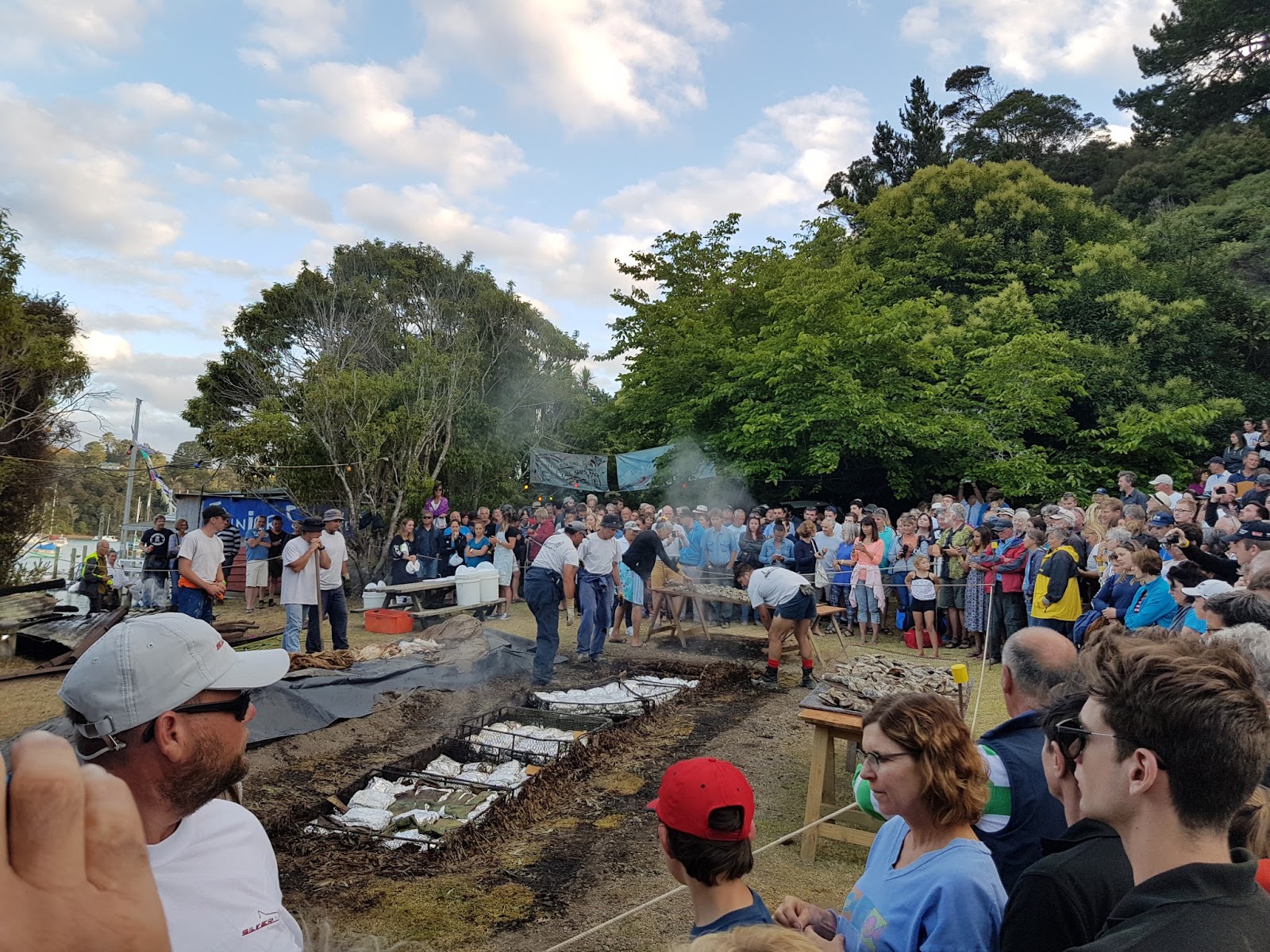 Arty Green in Paradise: Hangi - How To Feed 850 People