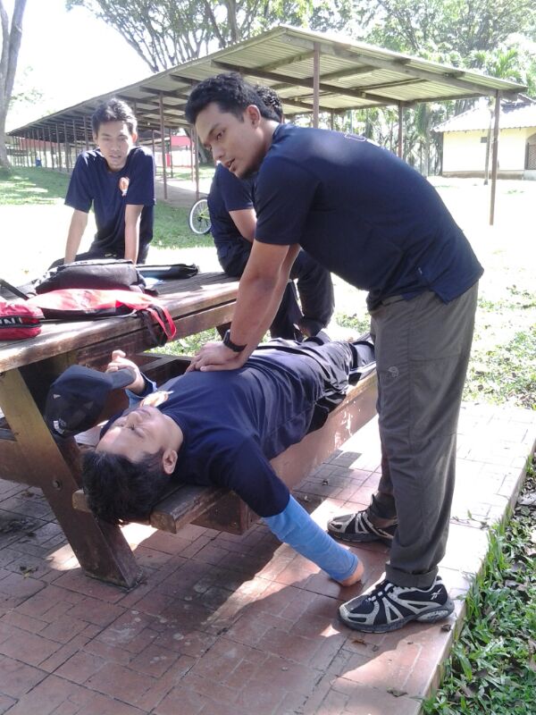 Pengembaraan Bersama ^_^: Rawatan Kecemasan (First Aid Kit)