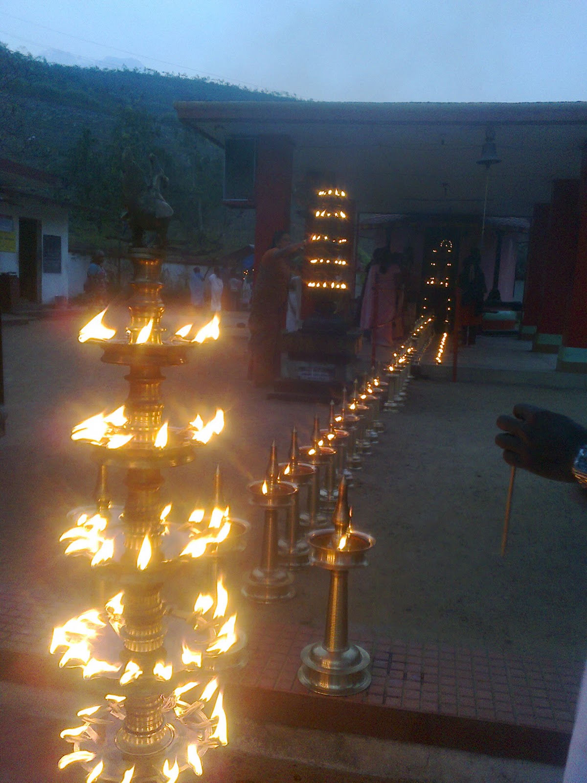 Sri Krishna Temple Elappara 41 villakku 2011 dec - TravelersOutlook ...