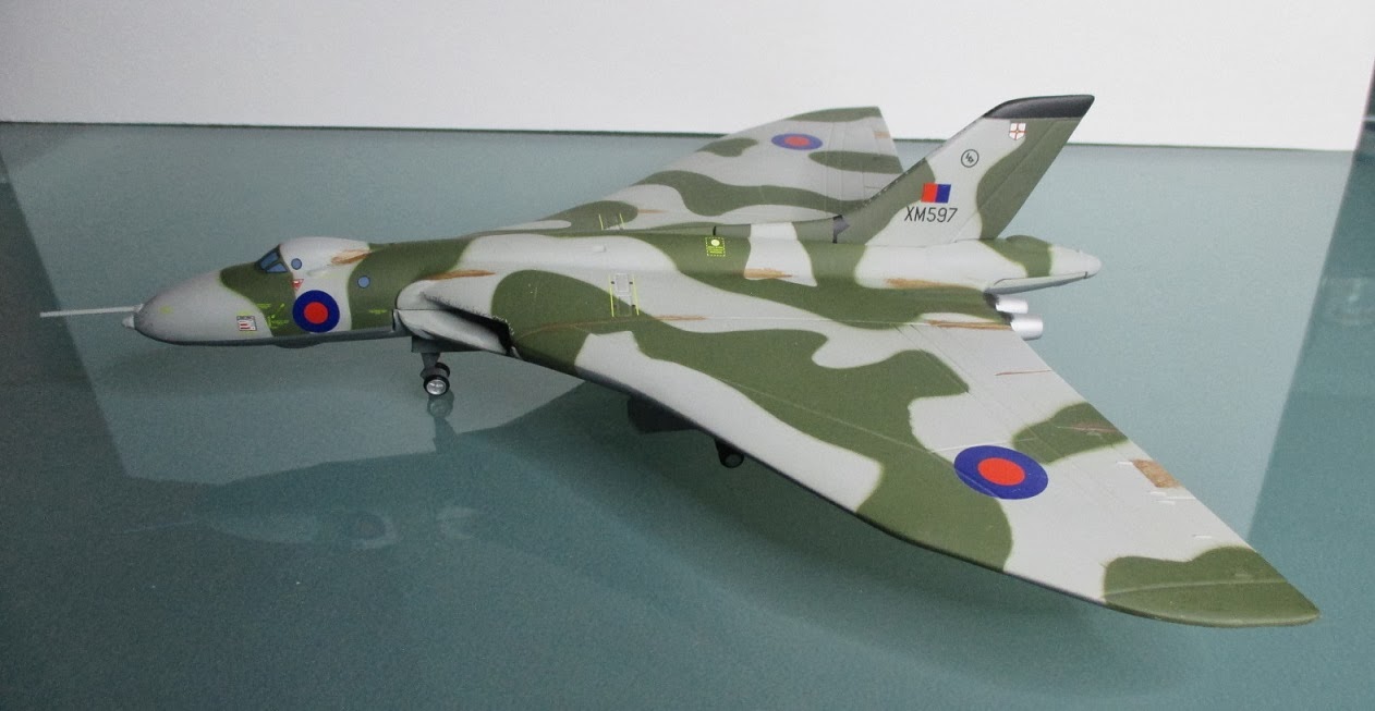 1/144 airbattle: 1/144 Avro Vulcan "Black Buck" - by Corgi