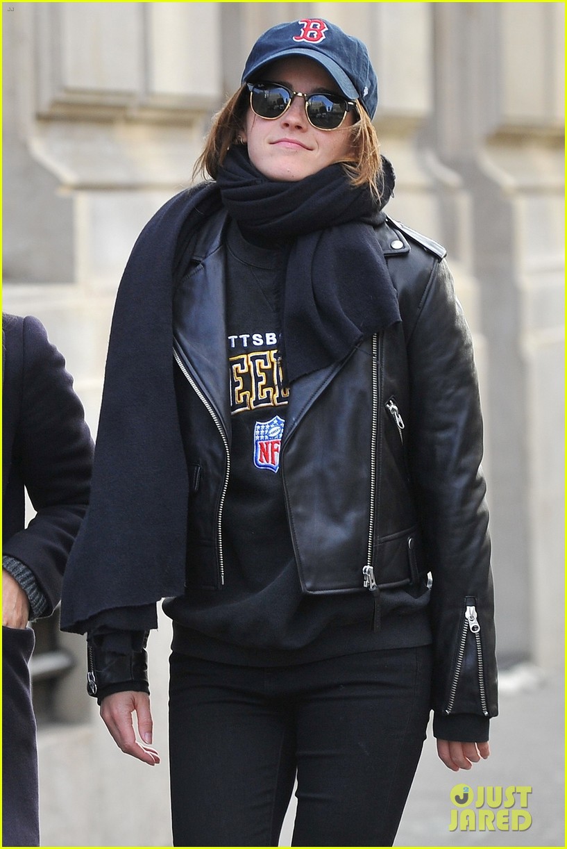 Emma Watson: Emma Watson in Paris [November 23, 2017]