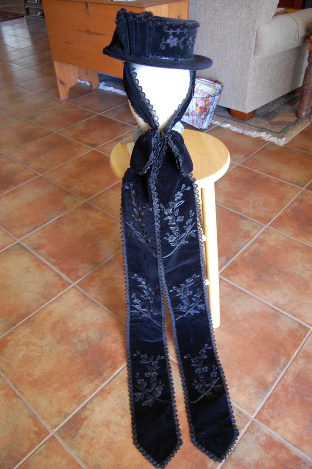 My Artistic Side: Victorian riding hats!