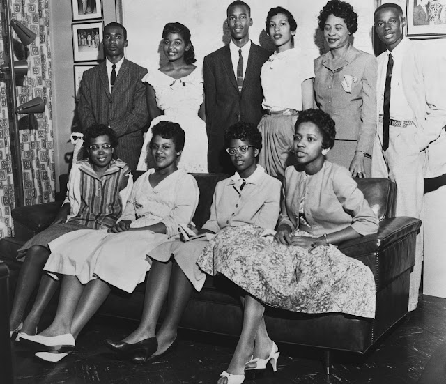 Elizabeth Eckford and Hazel Bryan: The Story Behind the Famous Little ...