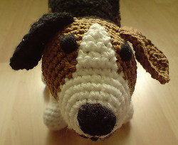 2000 Free Amigurumi Patterns: Crocheted Dog: Beagle
