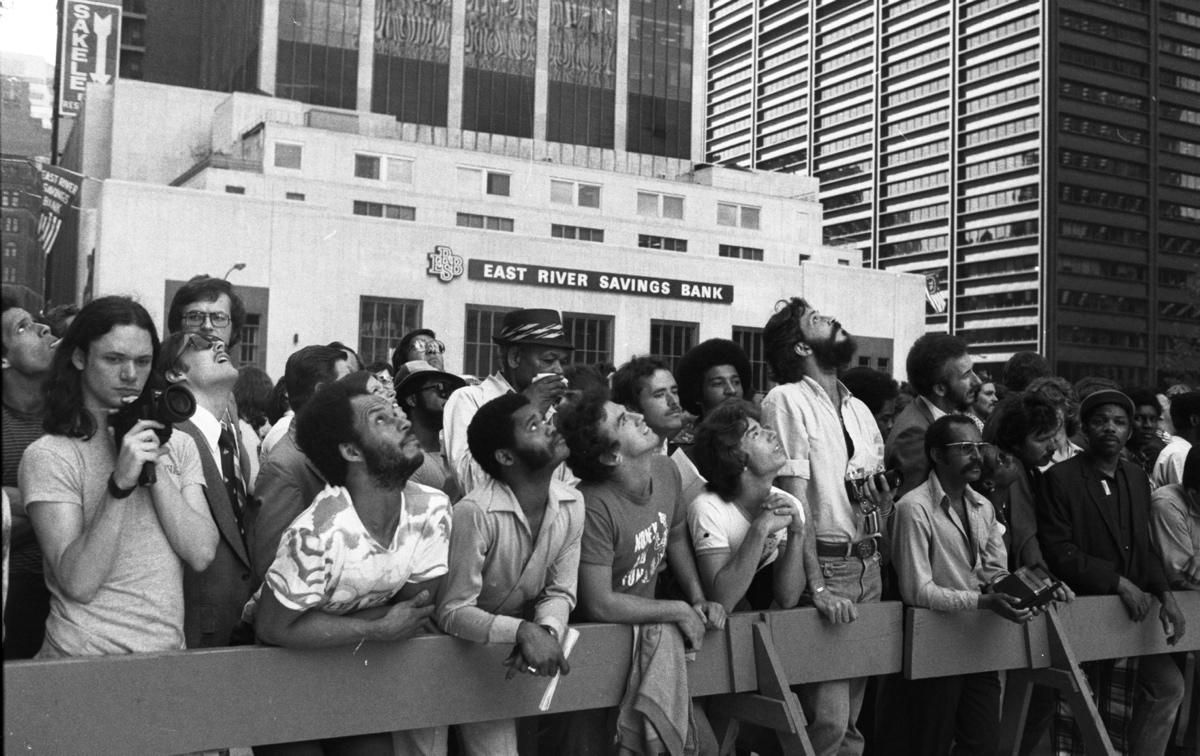 Vintage Photographs Captured ‘Human Fly’ George Willig Climbing the ...