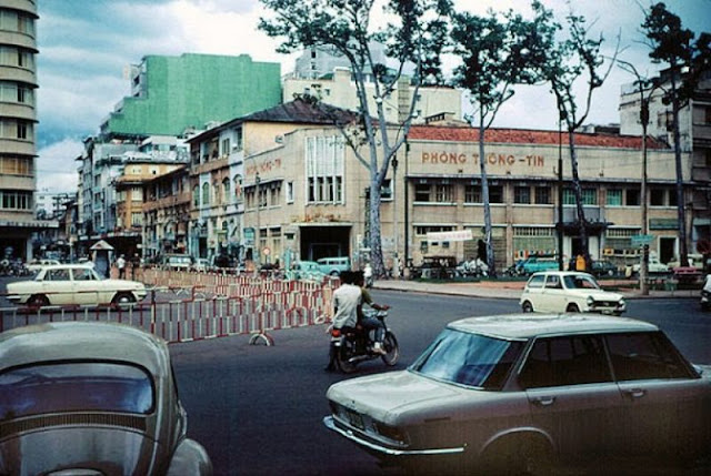 60 Fascinating Color Photographs That Capture Street Scenes of Saigon ...