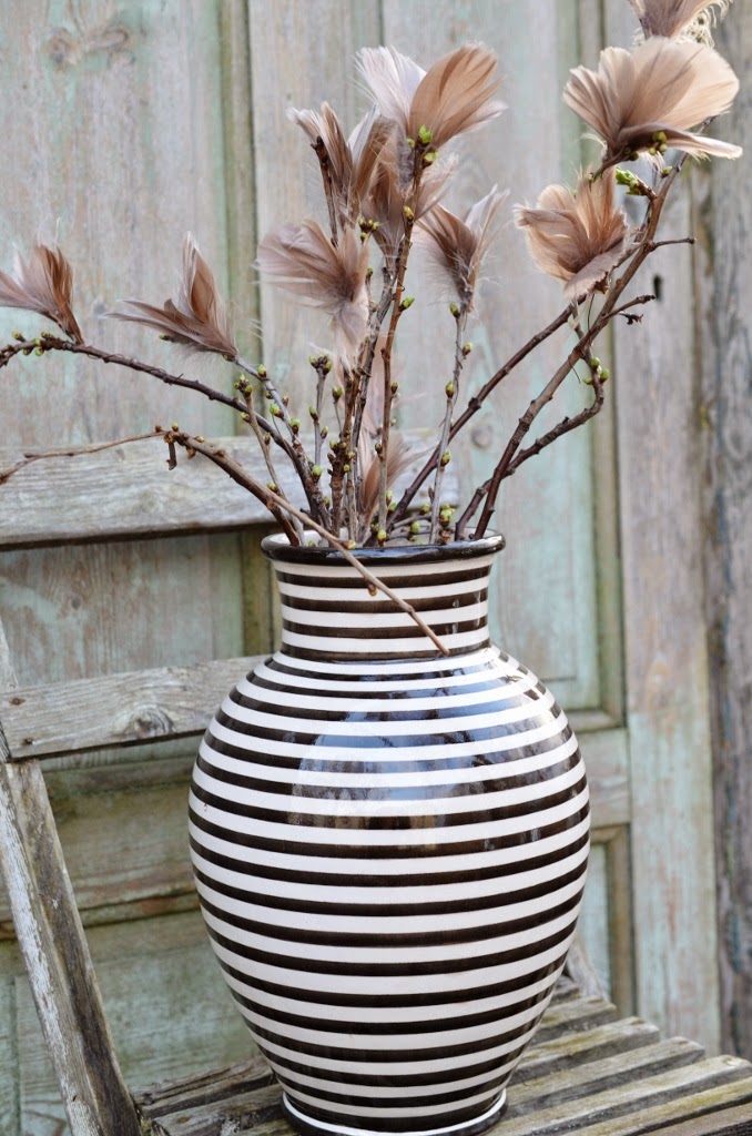 LILJOR OCH TULPANER: Till vårens kvistar.