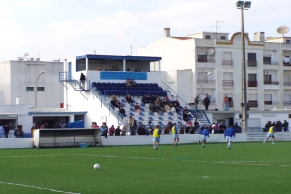 PINHALNOVENSE»» Plantel inclui seis chineses - JORNAL DE DESPORTO