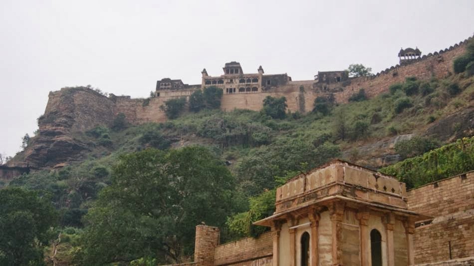 INDIA ON WHEELS - A trip for pleasure!: Gwalior Fort