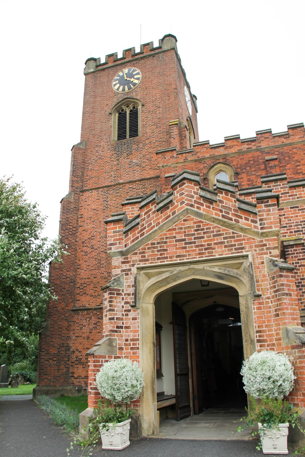 Epic Posting...Tom & Hannah's Super Stylish Wedding at St Cuthbert's ...