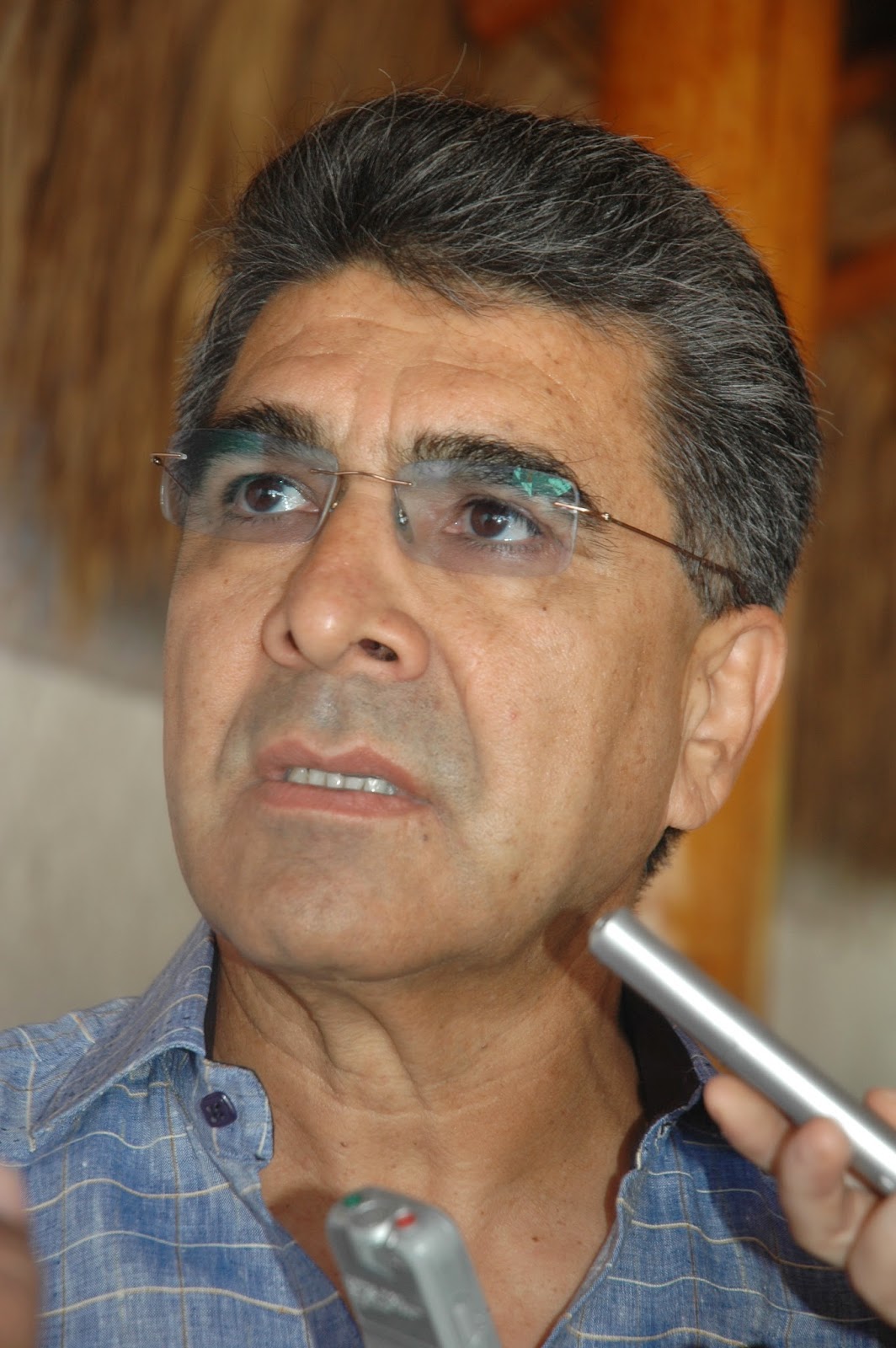 Temas y sucesos // Diálogos : 11/17/14