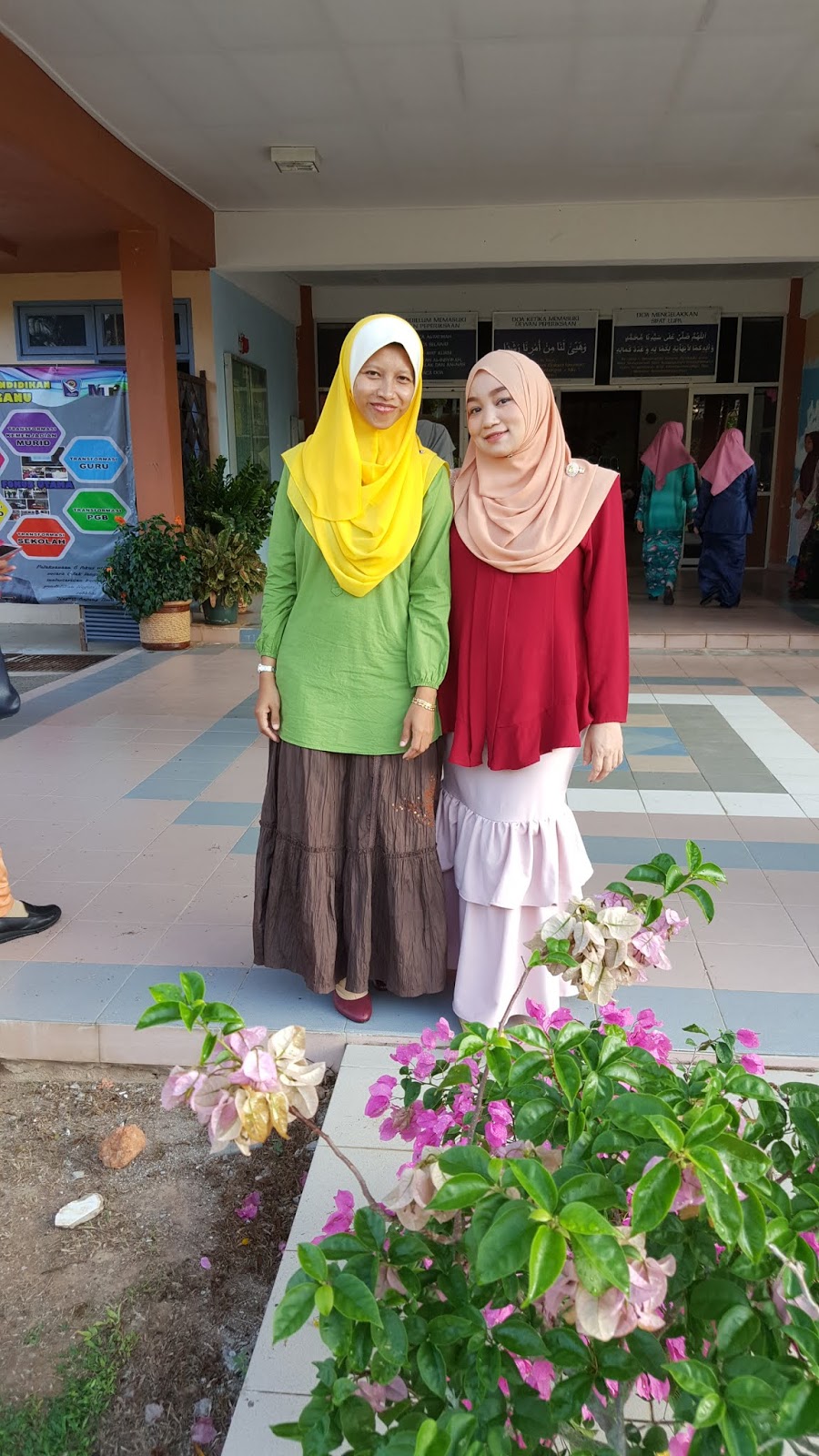 Tema colour blocking untuk hari guru 2018