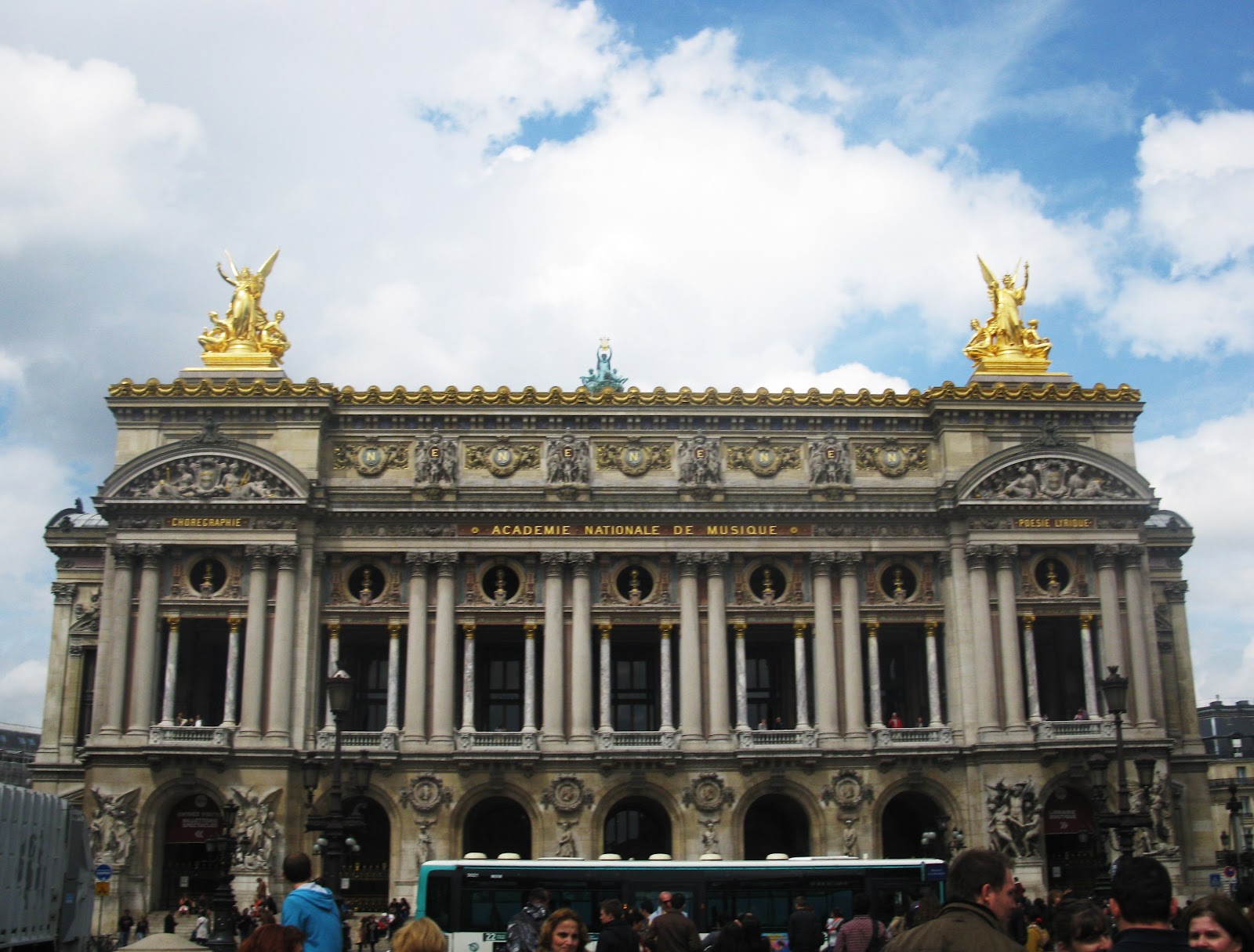 Sur la Seine: Promenade #18: Grands Boulevards: Galerie Lafayette and ...