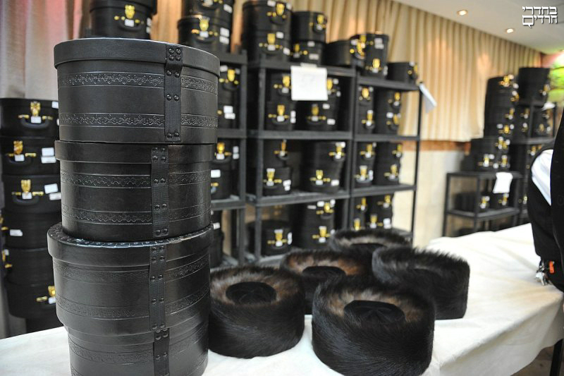 The Philippi Collection: How a Shtreimel Center Looks Inside