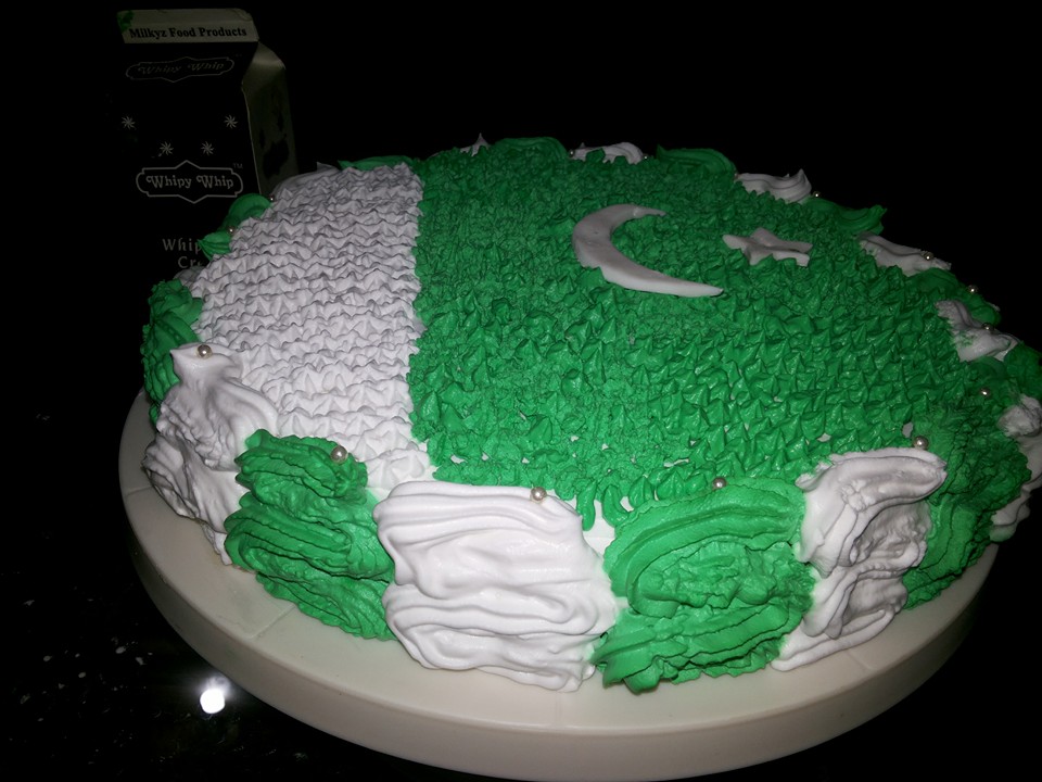 PAKISTANI FLAG CAKE