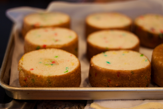 Strawberry Chic: DIY Tuesday: Cake Decorating Party!