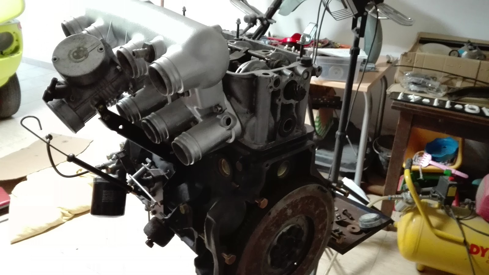 BMW 2002tii: BMW 2002 tii engine