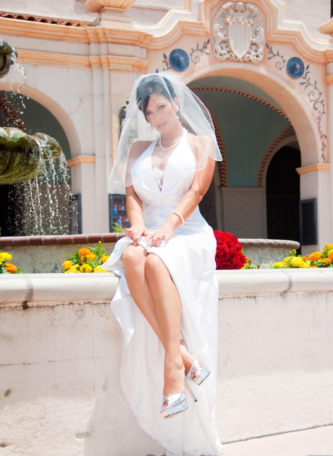 Entertainment: Denise Milani