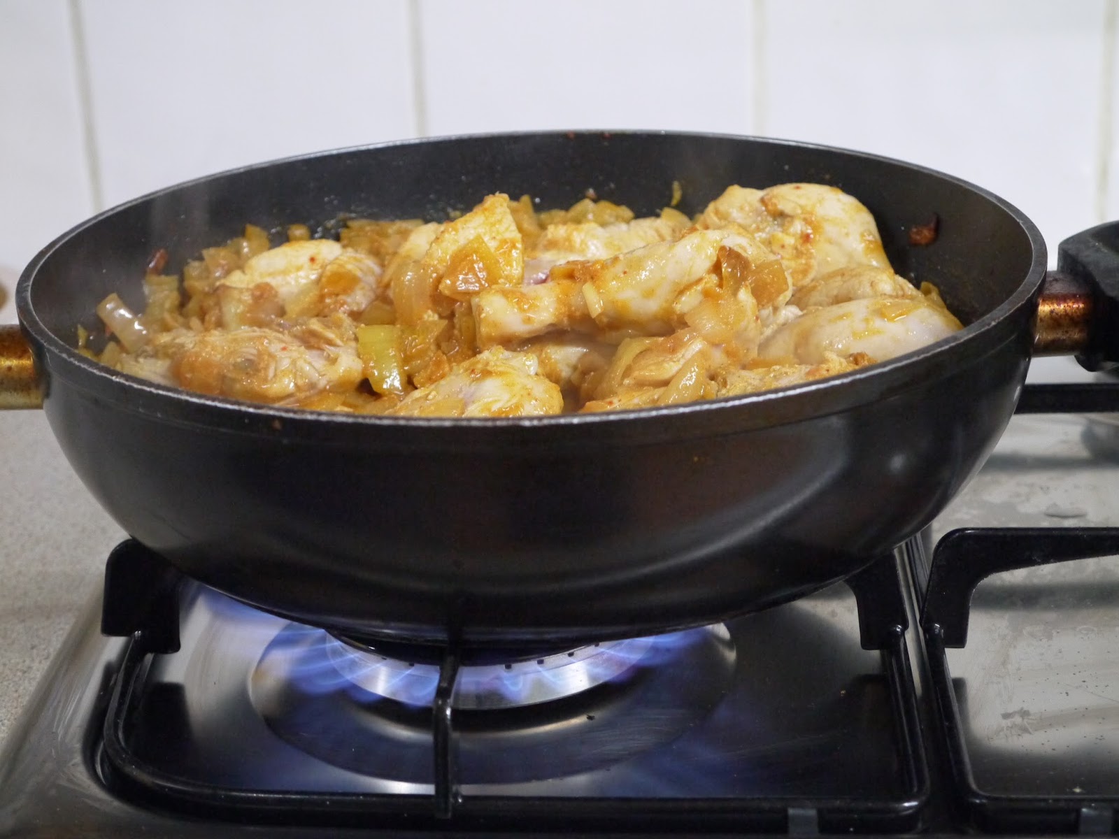 This Muslim Girl Bakes: Chicken Madras.