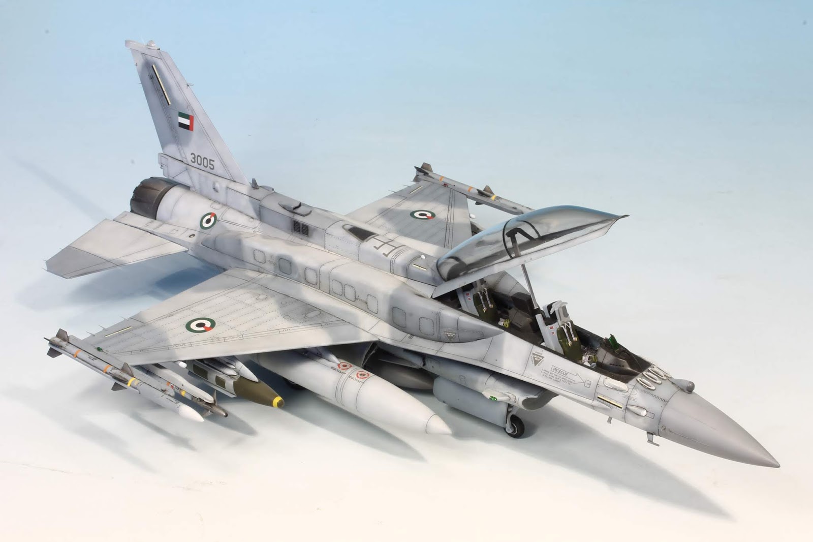 Istvan Michalko's scale models: Lockheed Martin F-16F Block 60 Desert ...