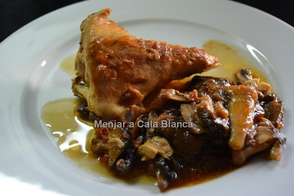Menjar a Cala Blanca: POLLO RUSTIDO CON SETAS
