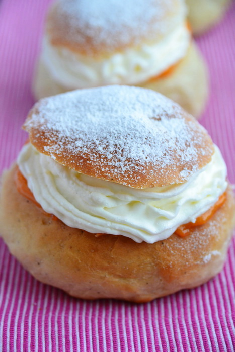 Vastlakuklid astelpajuvõide ja martsipaniga