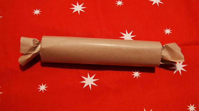 DIY CHRISTMAS DINNER TABLE CRACKERS - A Life With Frills