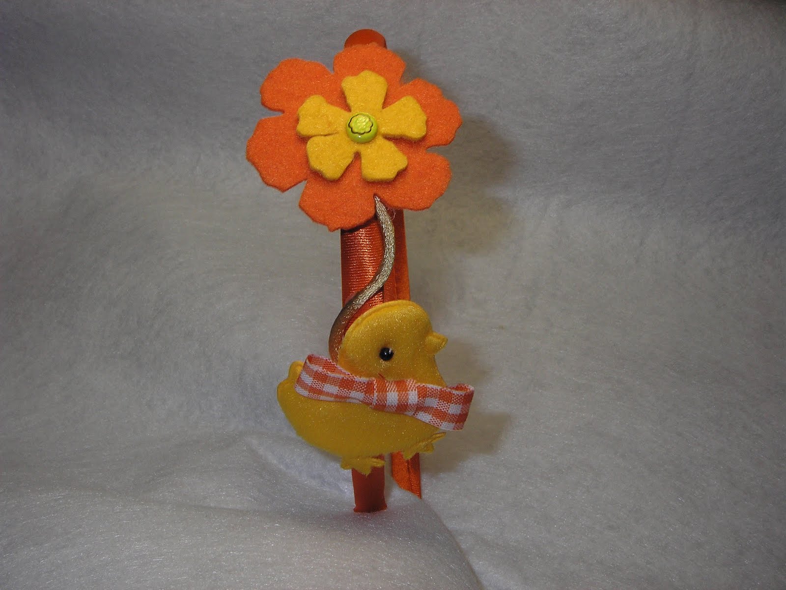 DULCES DE FIELTRO: DIADEMA POLLITO CON FLOR