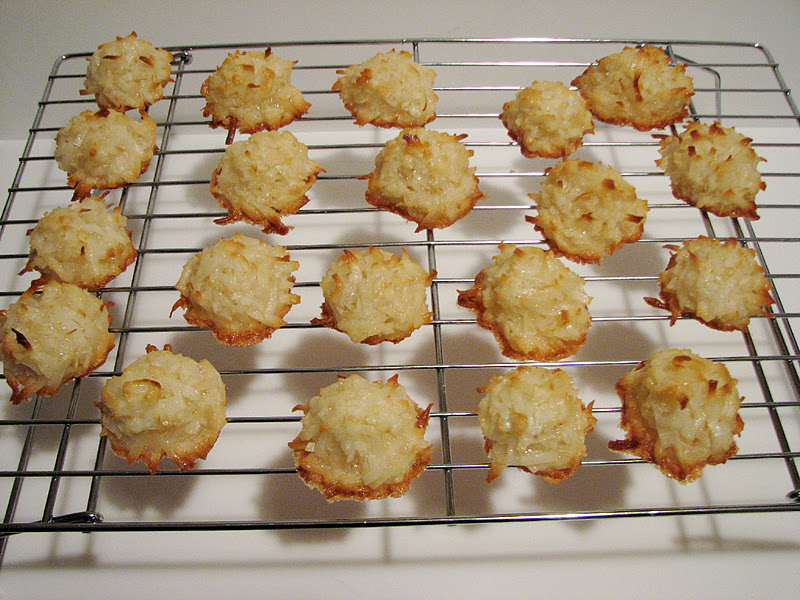 Ashleigh's Kitchen: Coconut Macaroon Bites