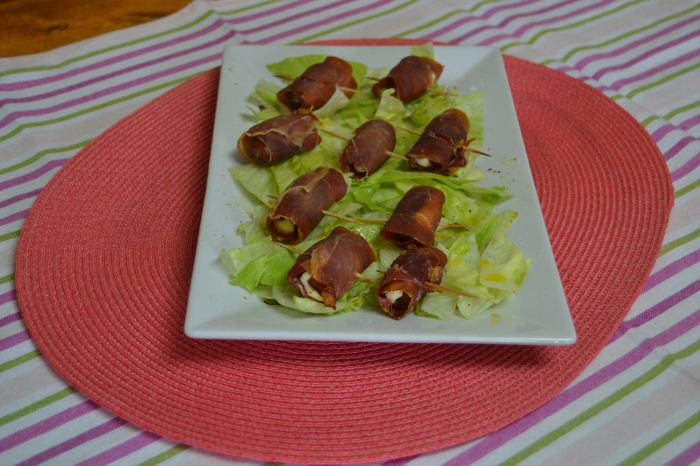 Dátiles envueltos en jamón y rellenos de queso, "ELCHEROS"