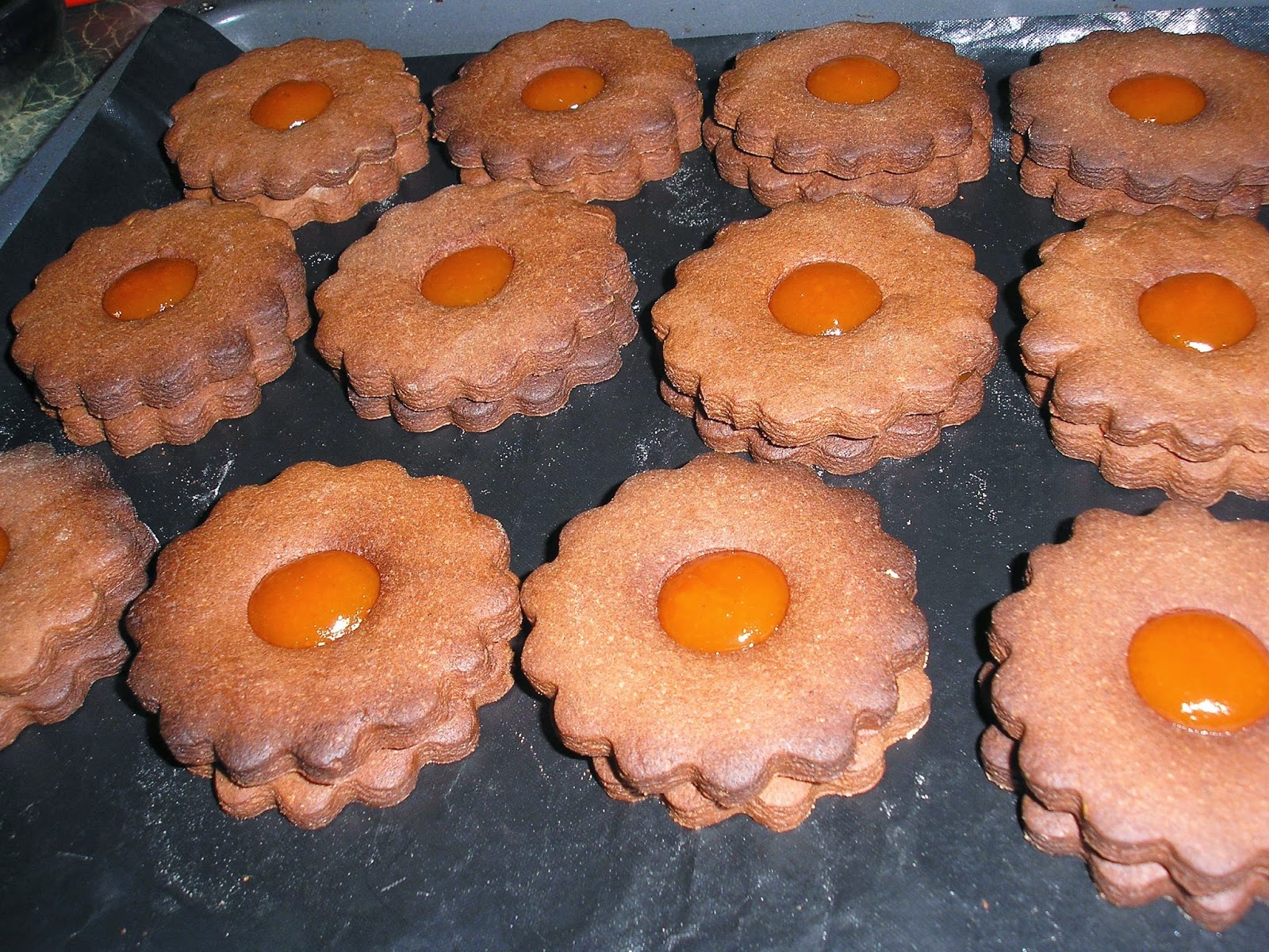 Zsuzsa ízutazásai.: Kakaós-fűszeres csokis linzer.