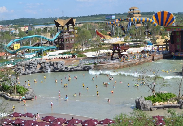 China’s Largest Indoor / Outdoor Waterpark Opens | InPark Magazine