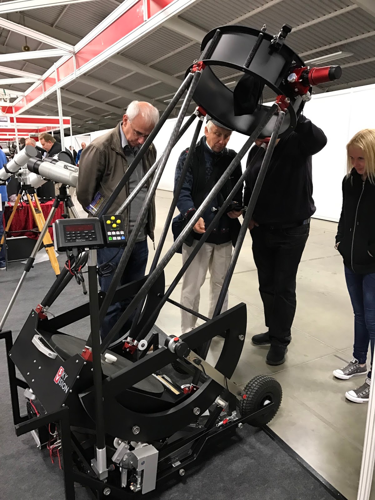 STELLARVIEW ET SKYVISION DEVELOPPEMENT: IAS 2016 UK