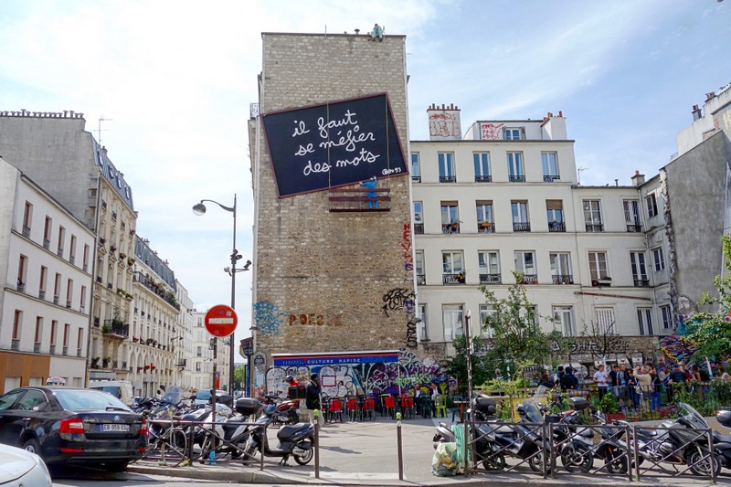 Paris : Il faut se méfier des mots, une installation de Ben au coeur de ...