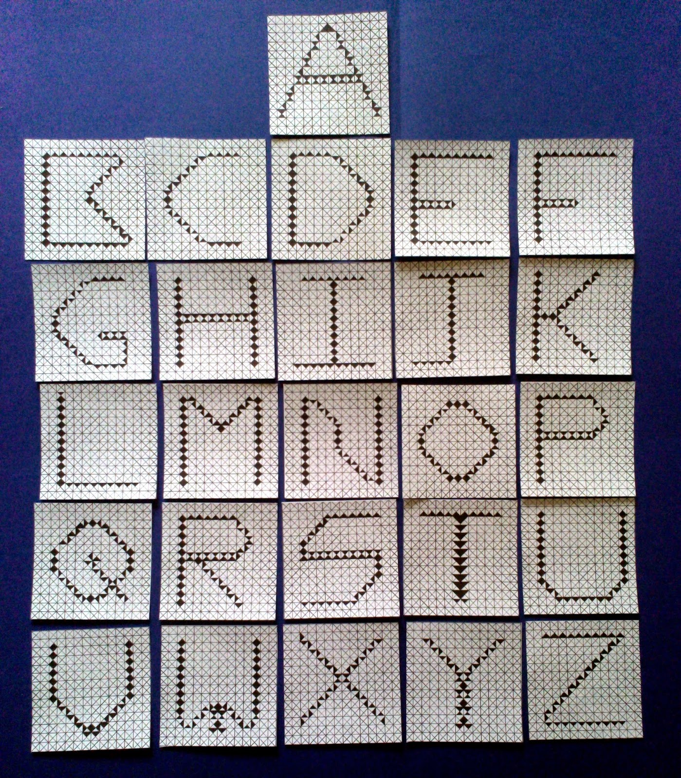 Graphisme Manon : Alphabet de trame